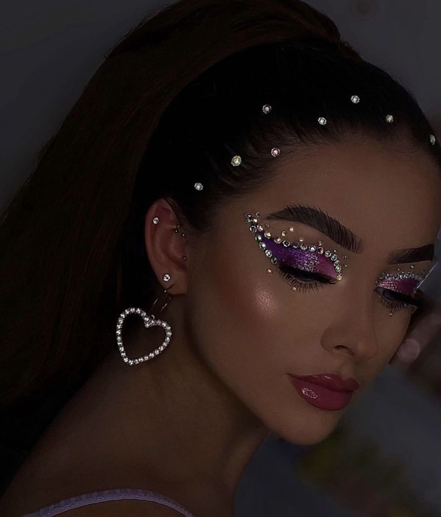 A Guide to Applying Rhinestone Eye Makeup